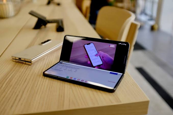 Pros And Cons Of Foldable Smartphones - Ug Tech Mag